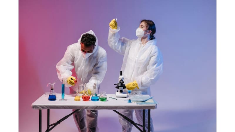 11 Famous People with Physics Degrees | Academic Influence